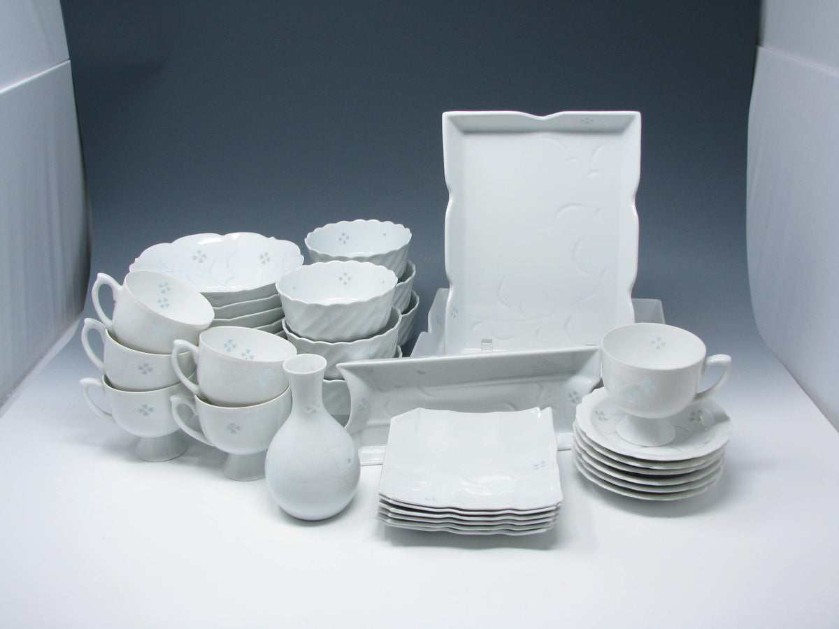 Vintage Japanese Arita-Yaki Porcelain Dinnerware Set with Hotaru Bori ...