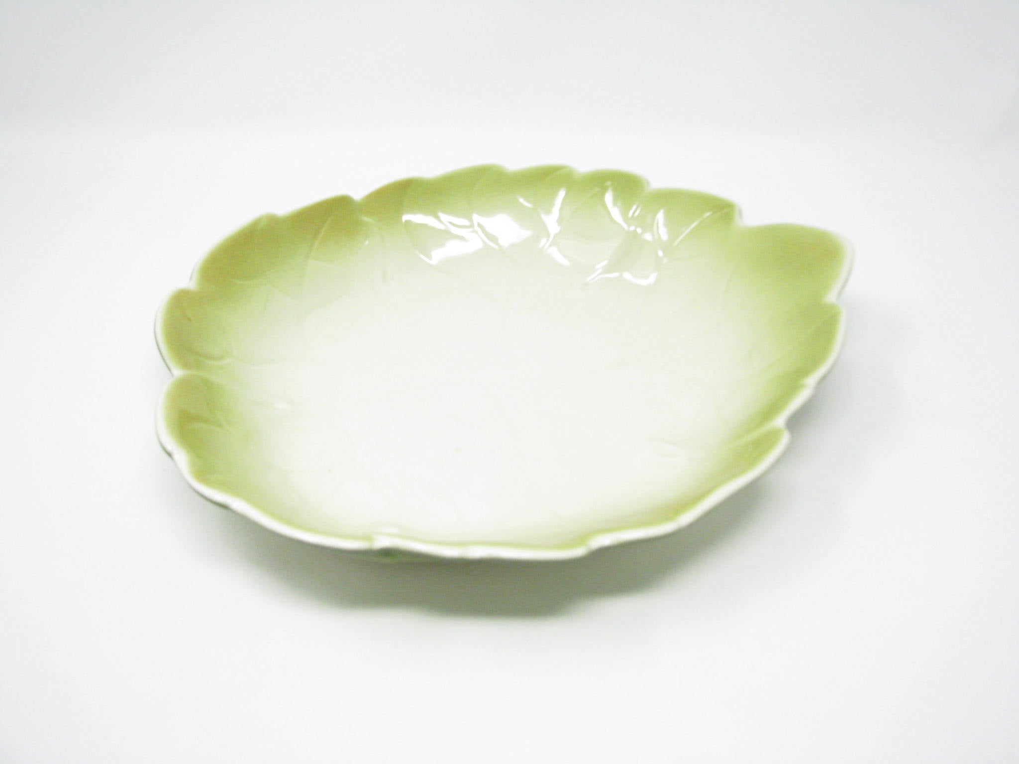 leaf design serving plate