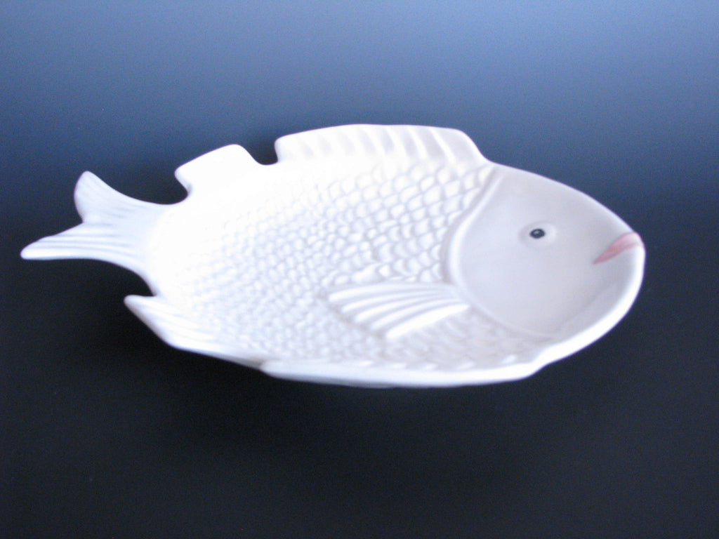 Mid 20th Century Handcrafted Ceramic White Fish Platter – edgebrookhouse