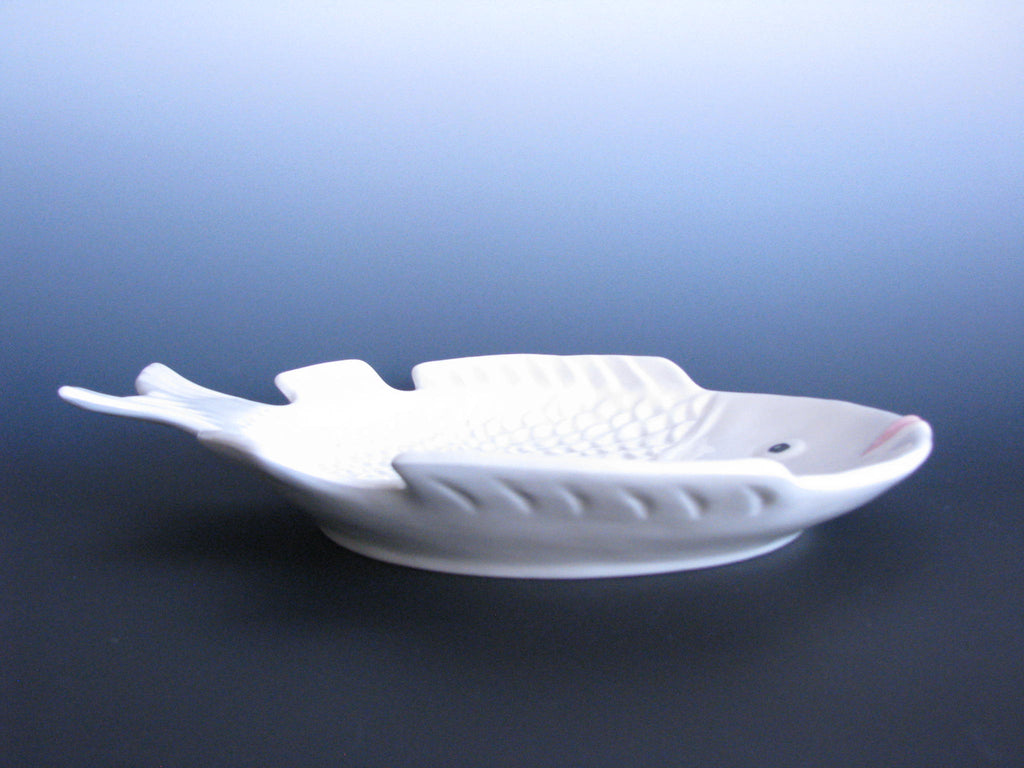 Mid 20th Century Handcrafted Ceramic White Fish Platter – edgebrookhouse