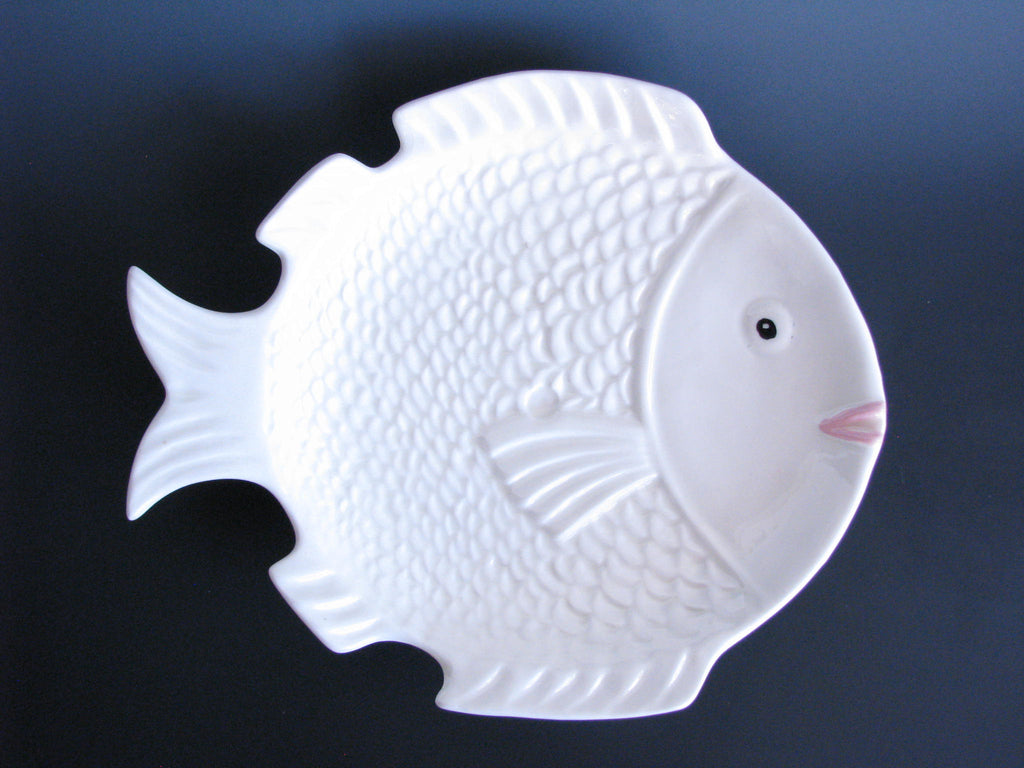 Mid 20th Century Handcrafted Ceramic White Fish Platter – edgebrookhouse